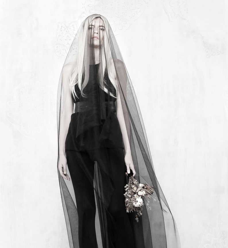 Long Black Bridal Veil. Gothic Black Wedding Veil. Halloween Wedding ...