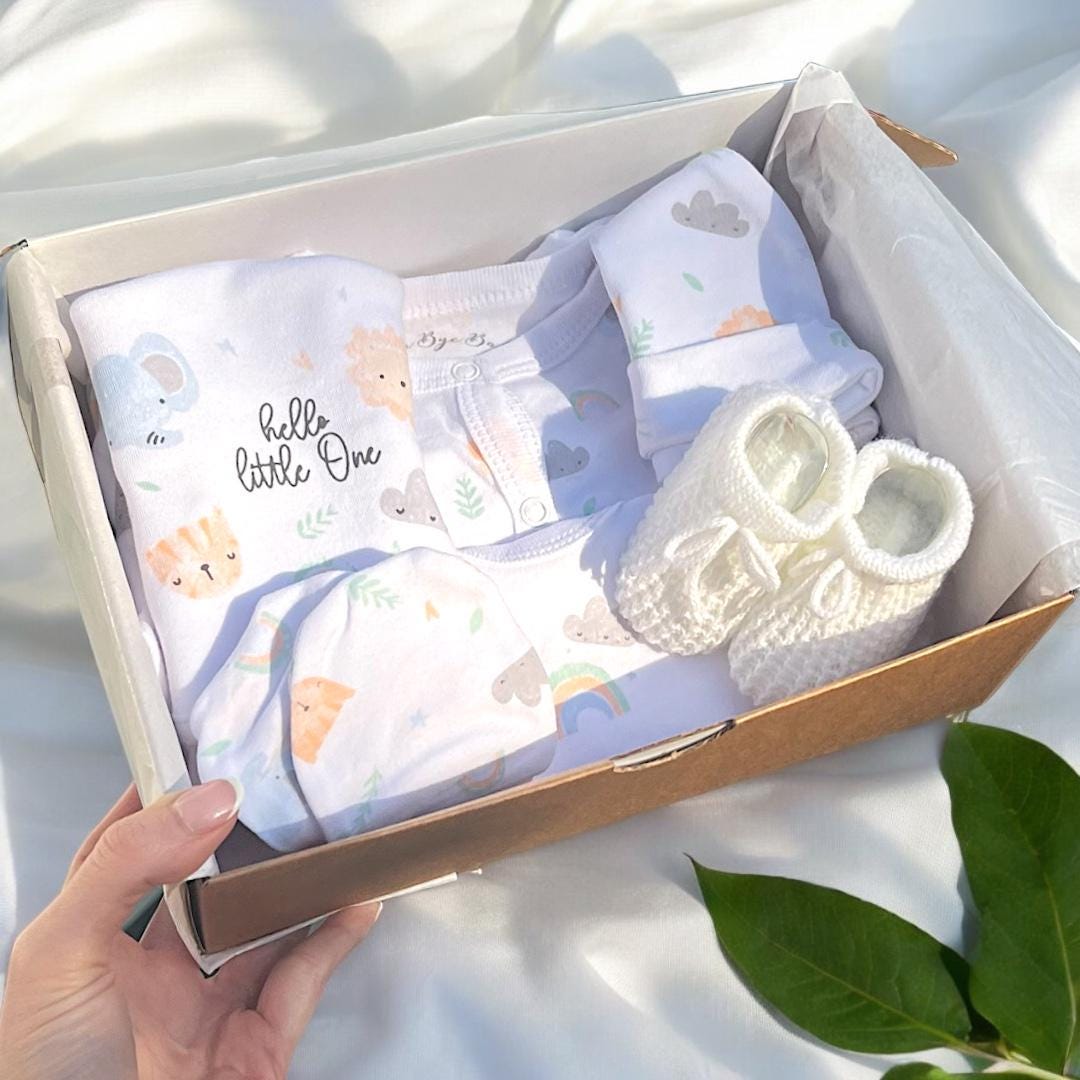 New Baby Unisex Gift Baby Clothes Gift Set, Baby Shower, Sleep Suit ...