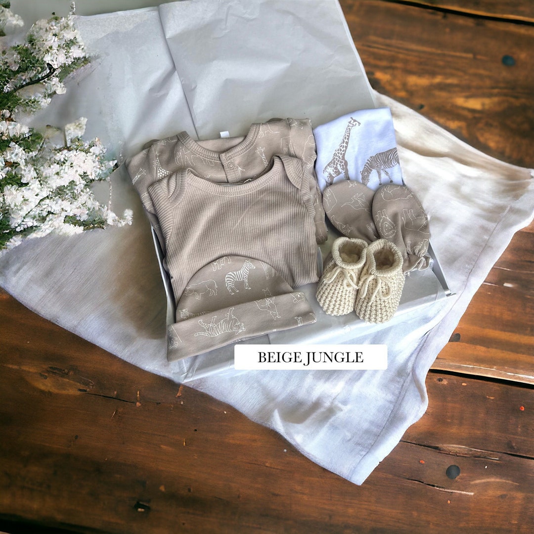 New Unisex Baby Gift, Baby Clothes Gift Set, Baby Shower, Sleep Suit ...