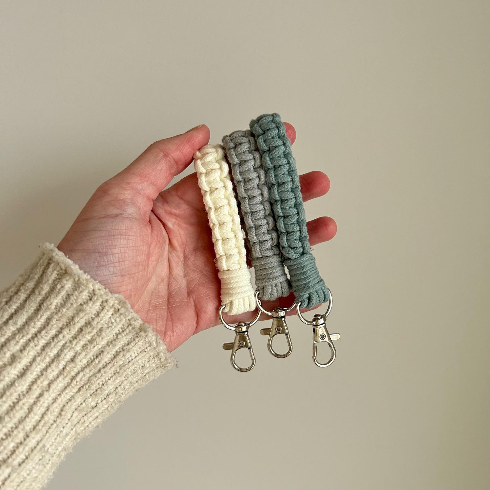 Finger Loop Macrame Keychain, Handmade Cotton Macrame, Keychain Accessories, Mini Wristlet, Boho ...