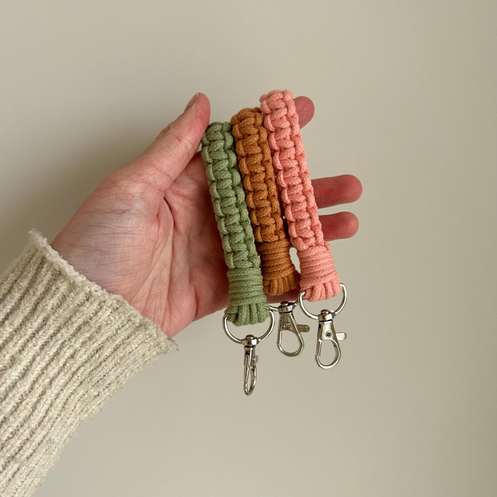 Finger Loop Macrame Keychain, Handmade Cotton Macrame, Keychain Accessories, Mini Wristlet, Boho ...