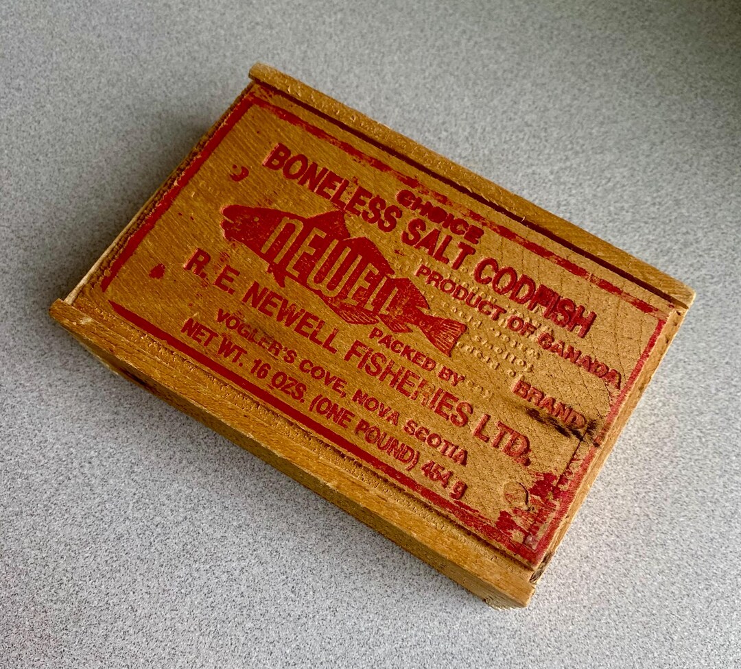 Vintage Boneless Salt Codfish Wooden Box Fish Graphics Old Wooden Box ...