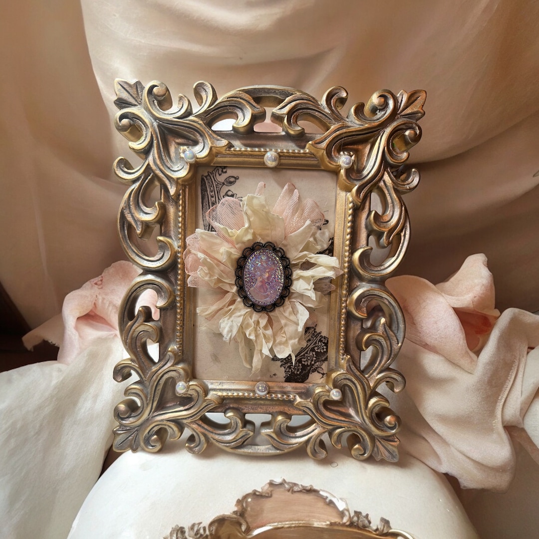 Bridgerton Inspired Lavender Cameo in Soft Gold Baroque Frame - Etsy