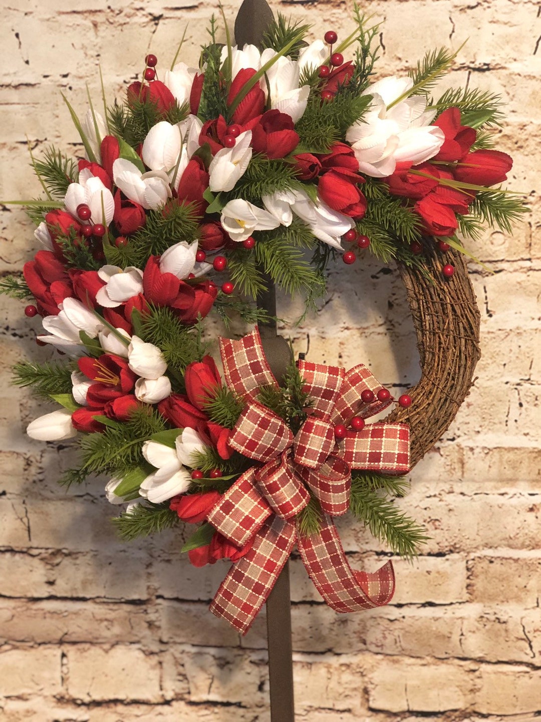 Christmas Red and White Tulip Wreath Classic Christmas Decor - Etsy