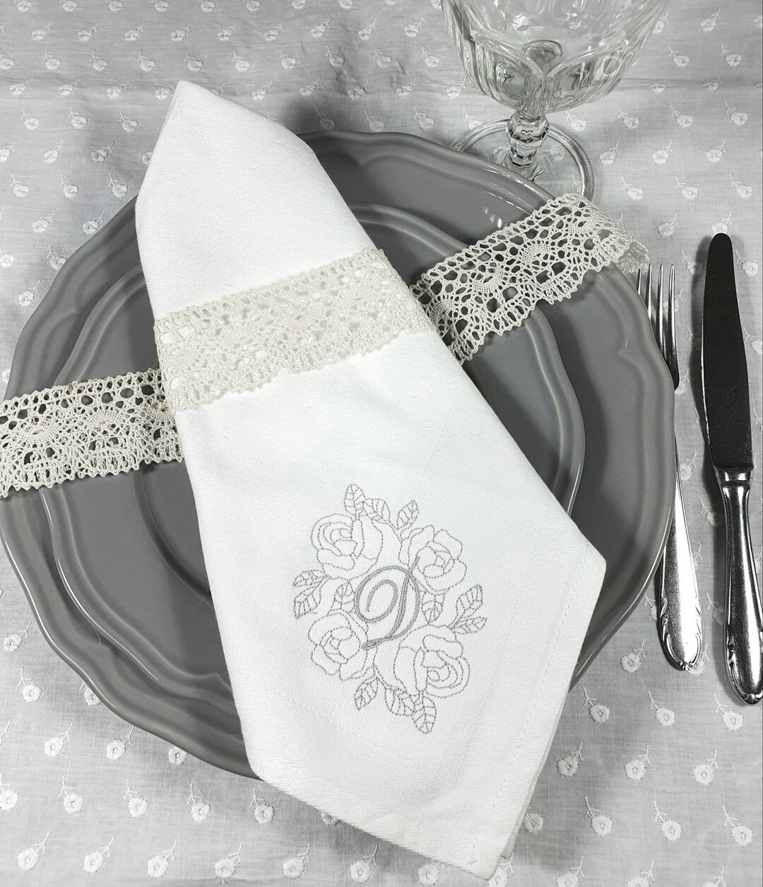 Embroidered Napkins With Noble Monogram Embroidery, for Ceremonial ...