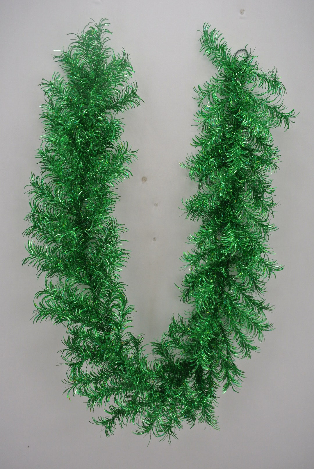 Green Tinsel Garland 6ft, Wire Base Garland for Stairs and Doorways ...
