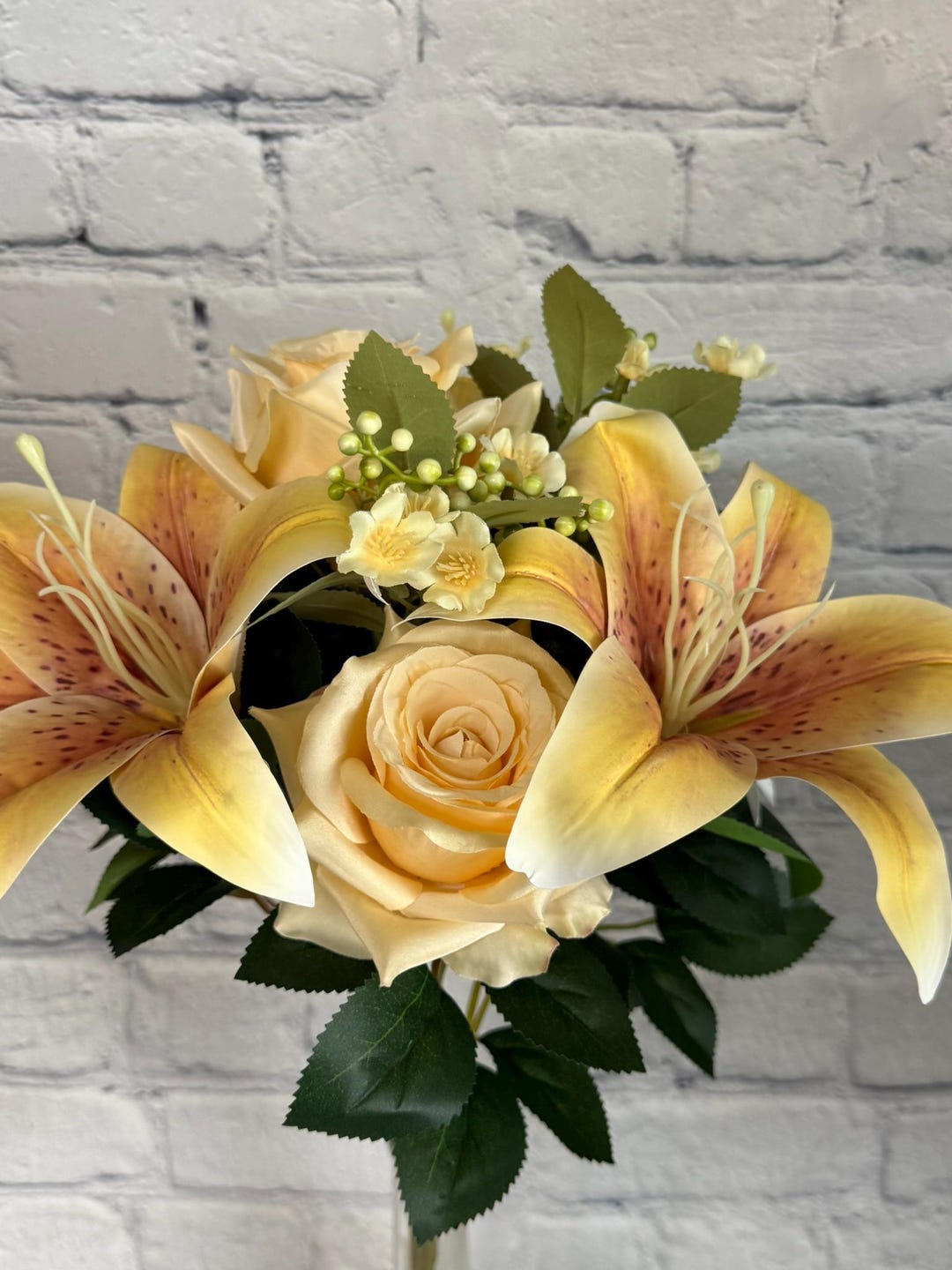 Tiger Lily Rose Bush, 12 Stems With Pale Yellow Roses and Lilies ...