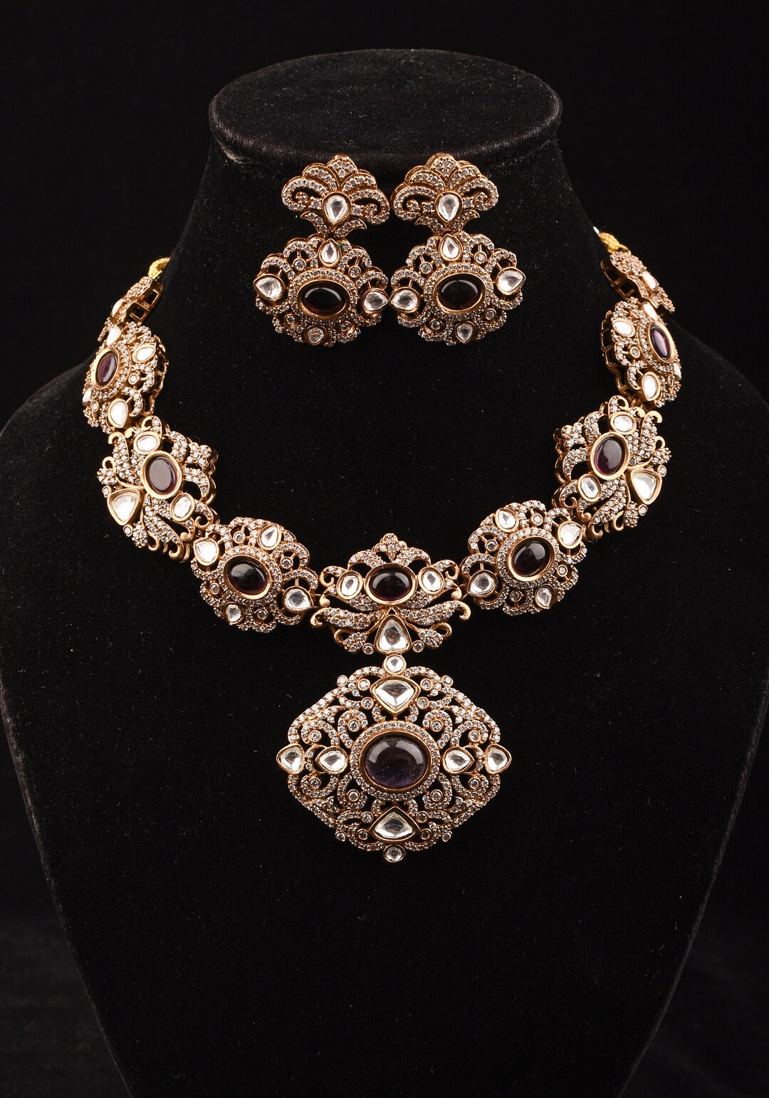 Classic Victorian Design Stone Studded Necklace Set With White and ...