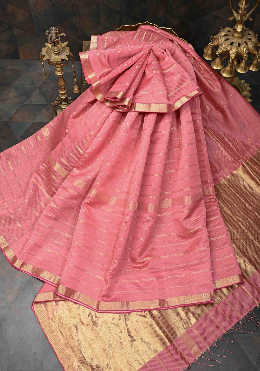 Rose Pink Handwoven Maheshwari Silk Cotton Saree With Horizontal Zari ...