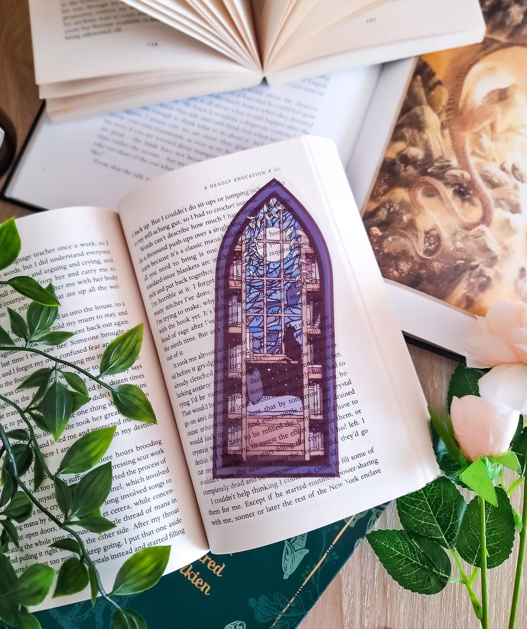 Blue Cat and Bookshelves Stained Glass Style Transparant Bookmark ...