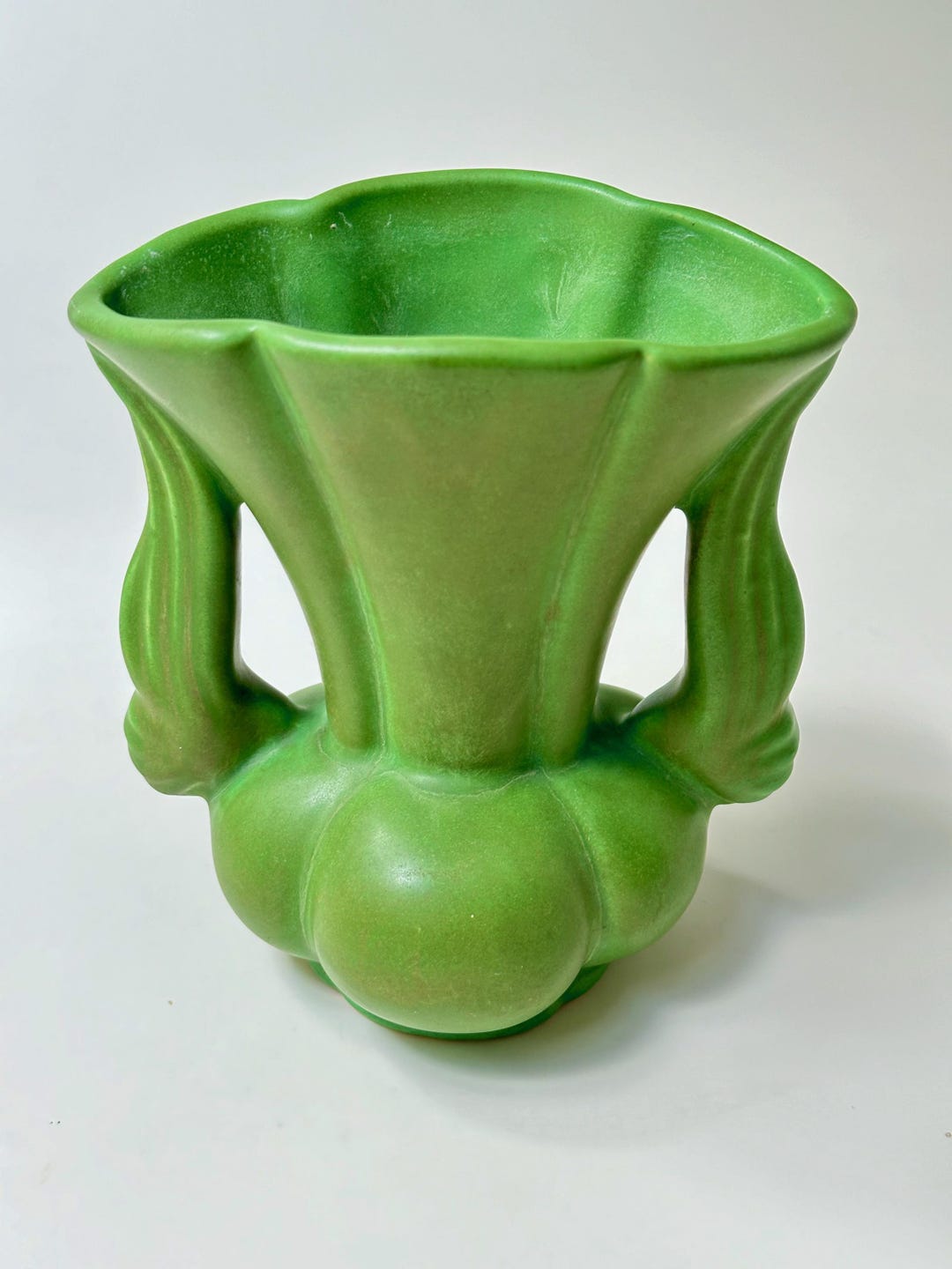 Vintage Niloak Pottery Winged Victory Matte Green Two Handled Vase - Etsy