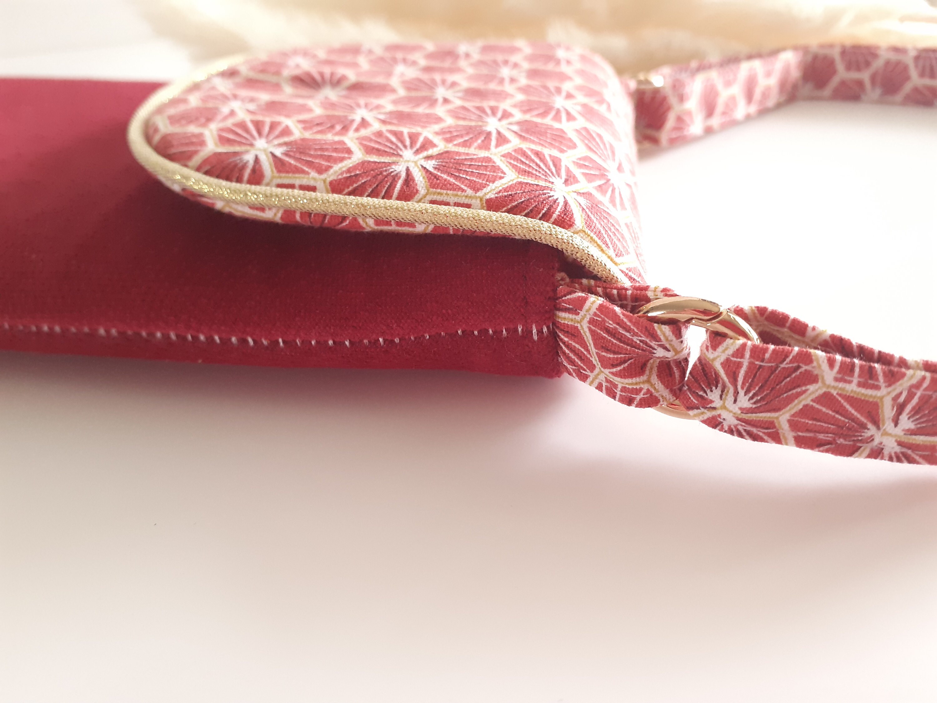 Mobile Phone Pouch With Adjustable Shoulder Strap for Smartphone or ...
