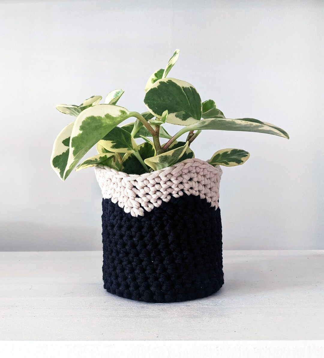 Crochet Pattern: Two-tone Wavy Pot Cover for Plants | Digital PDF ...