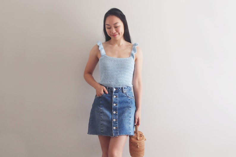 Modello all'uncinetto - Canotta con spalline a balze Top corto estivo ...