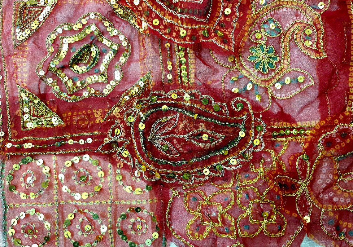 Fabric Appliques Sari Silk 25 Applique Vintage Embroidered Snippets ...