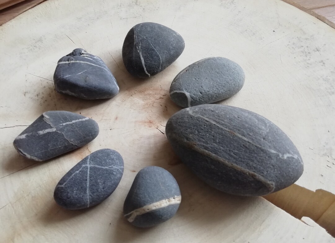 Granit Sea Pebble Wish Stone Set of 7 Gray Striped Sea Stones Unique ...