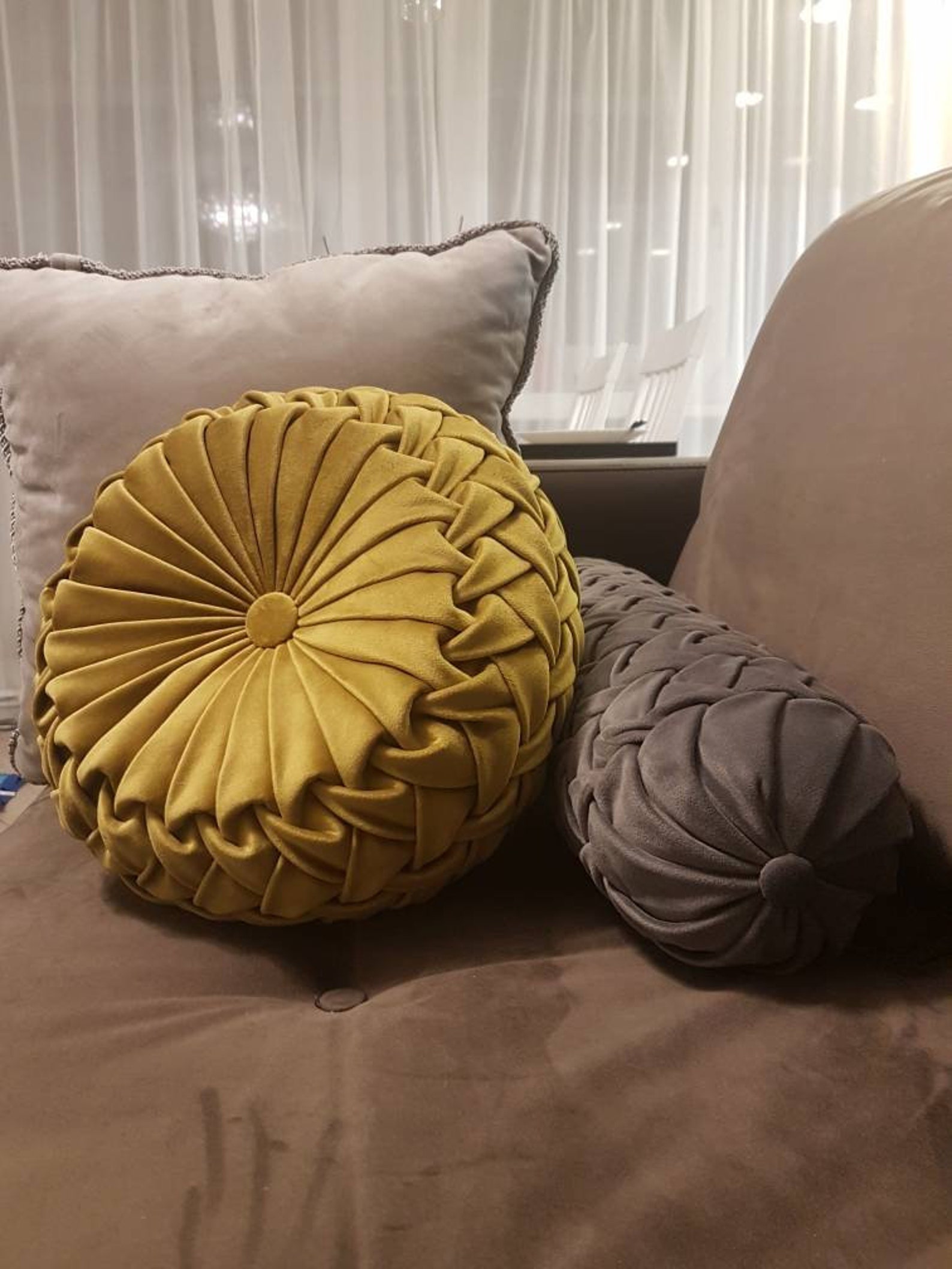 Round Velvet Pillow// Handmade Velvet Cushion// Decorative - Etsy