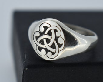 Hand Engraved Silver Celtic Trinity Knot Signet Ring | Etsy