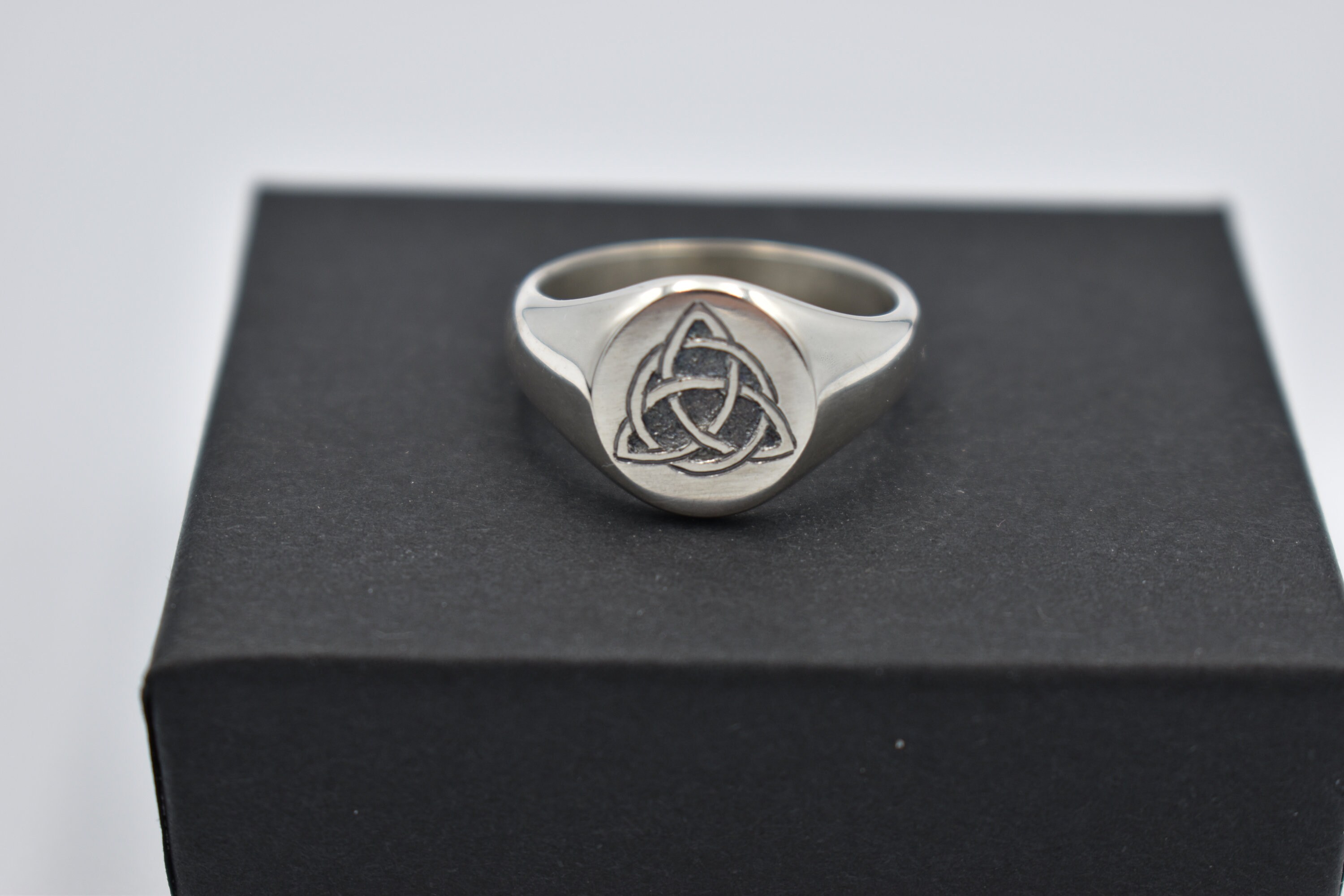 Hand Engraved Silver Celtic Trinity Knot Signet Ring - Etsy