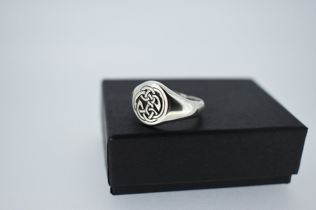 Hand Engraved Silver Celtic Lugh's Knot Signet Ring - Etsy