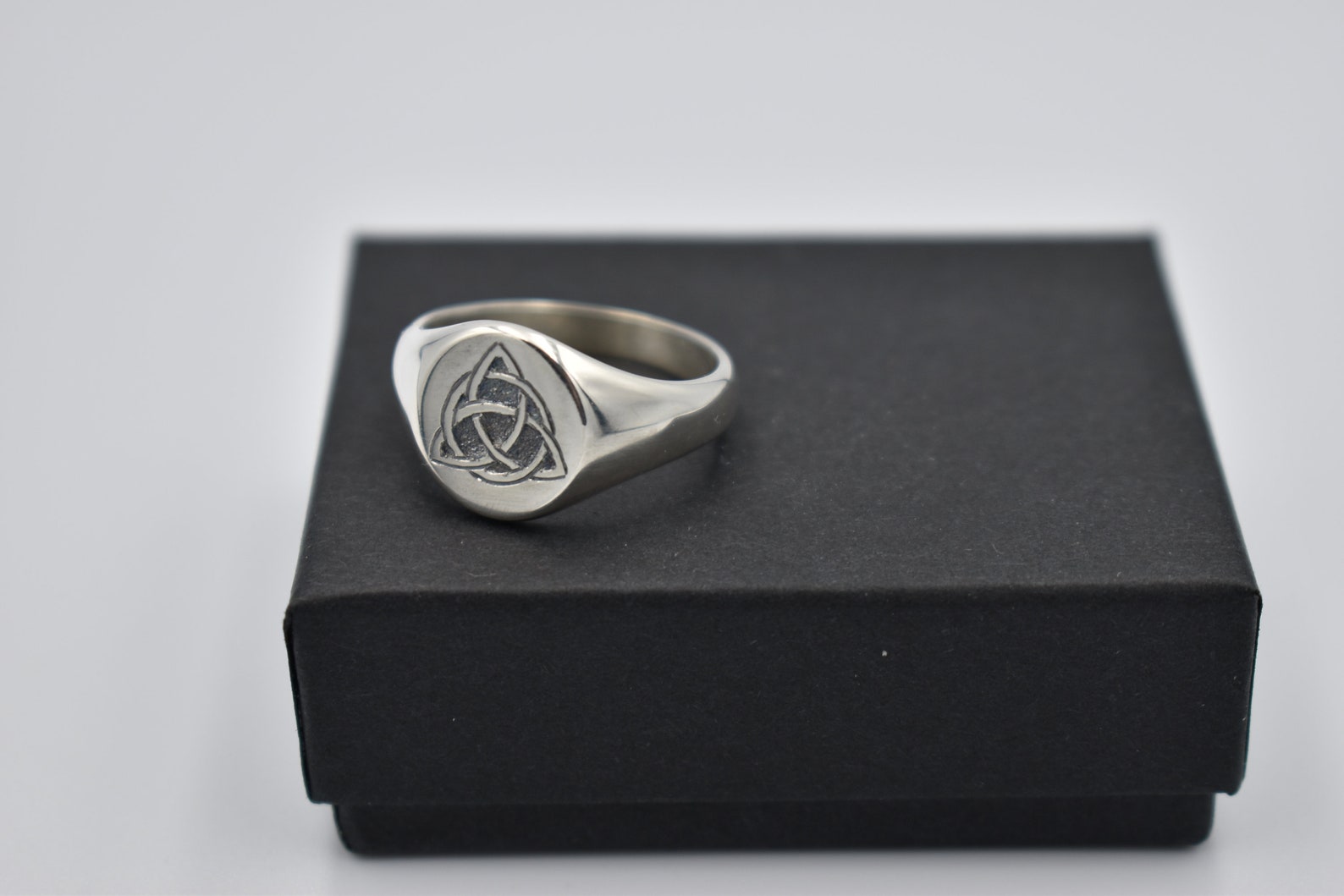 Hand Engraved Silver Celtic Trinity Knot Signet Ring - Etsy