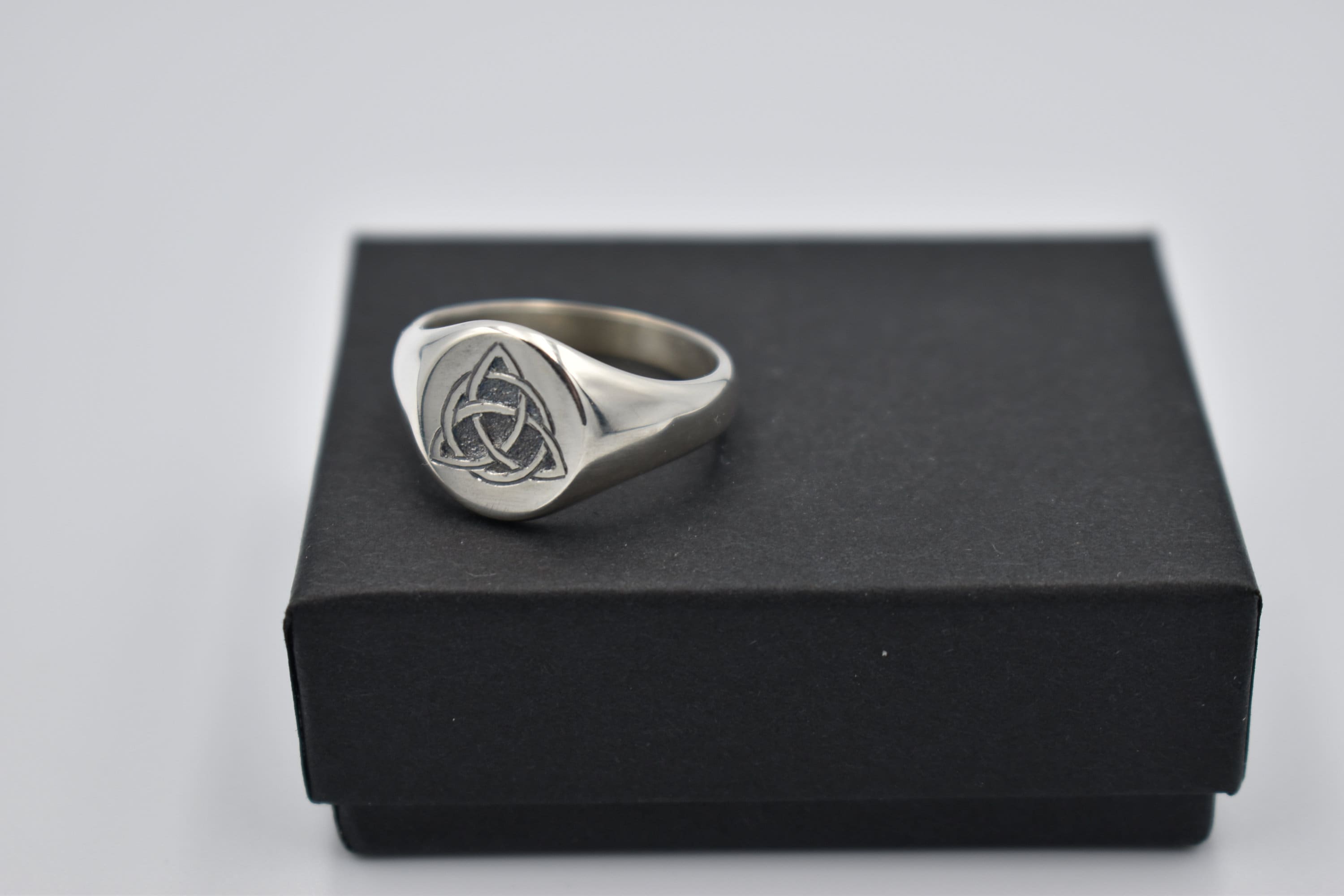 Hand Engraved Silver Celtic Trinity Knot Signet Ring - Etsy