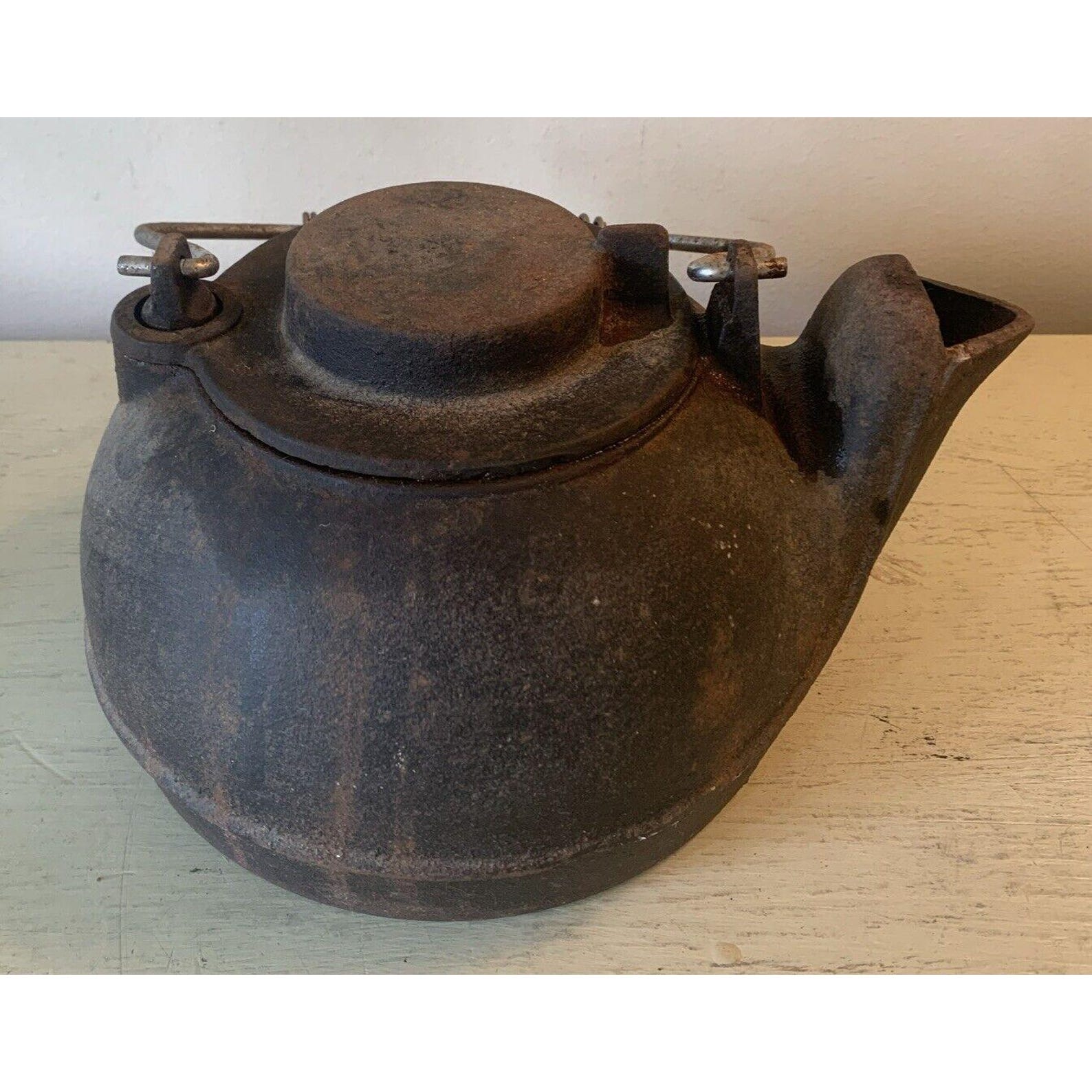 Unmarked Vintage Antique Heavy Cast Iron Kettle Spring Handle Slide Lid ...