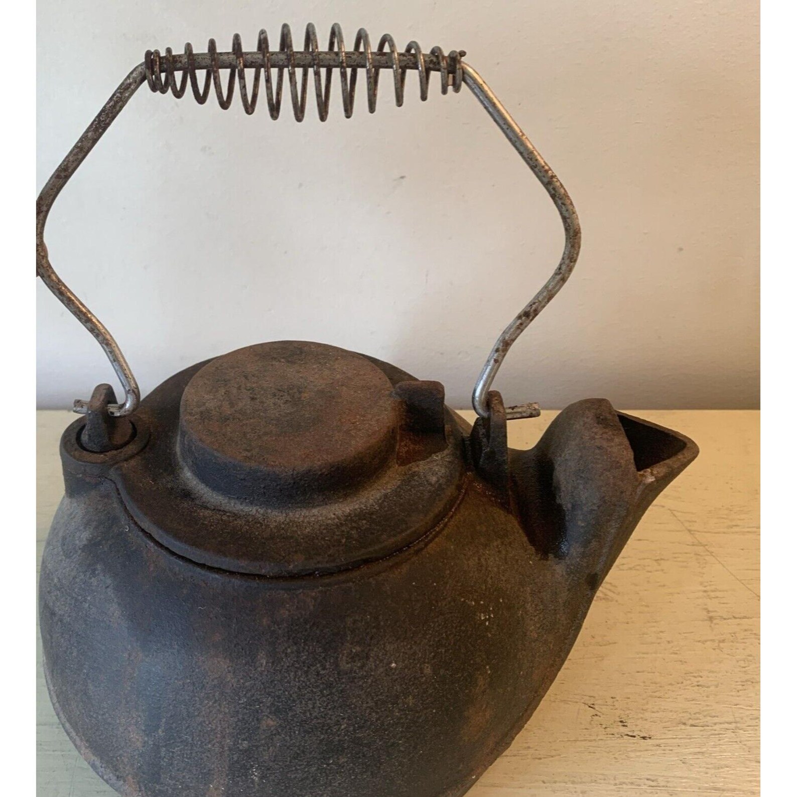 Unmarked Vintage Antique Heavy Cast Iron Kettle Spring Handle Slide Lid ...