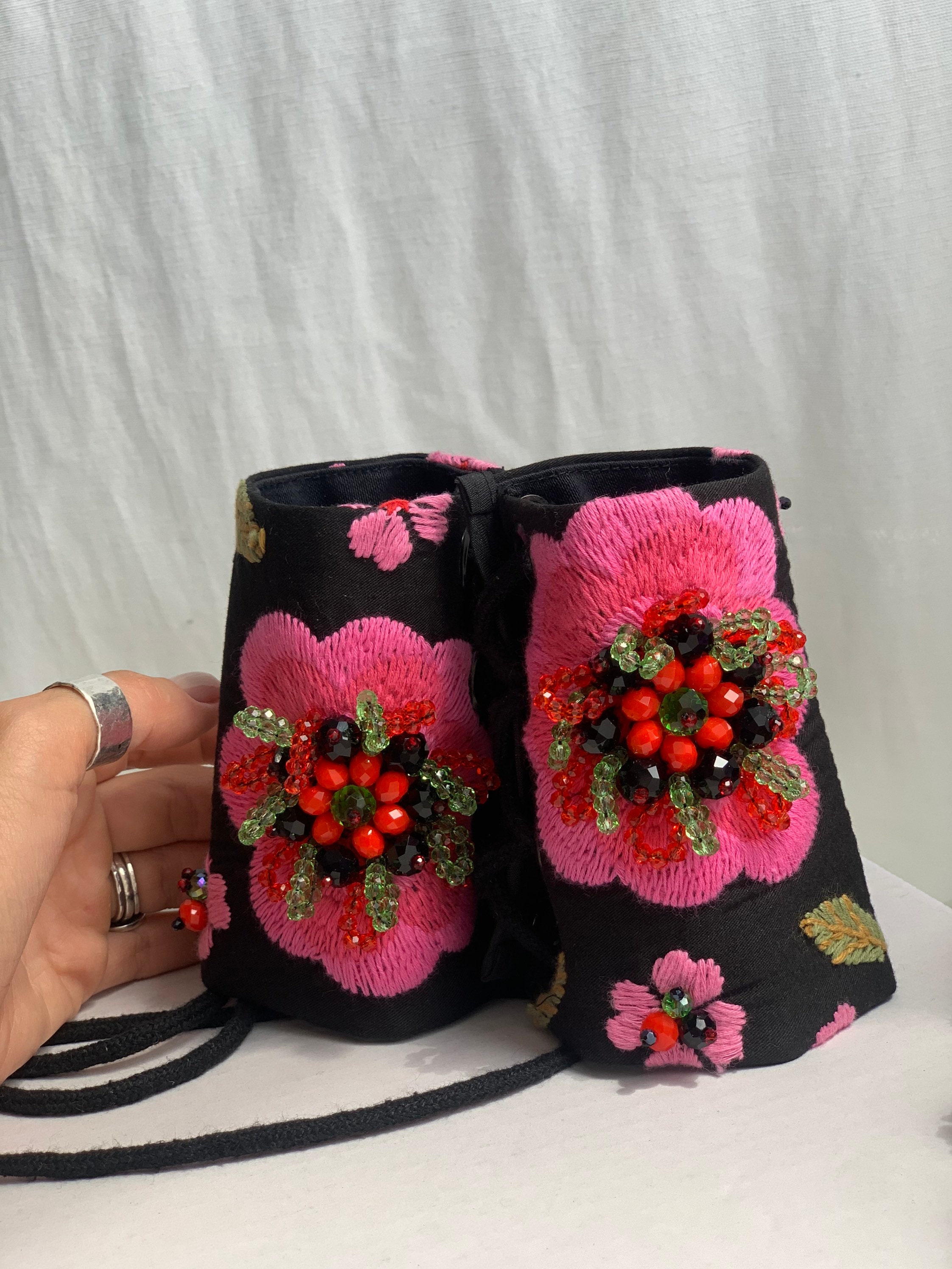 Un par de puños desmontables bordados puños de lino negro | Etsy