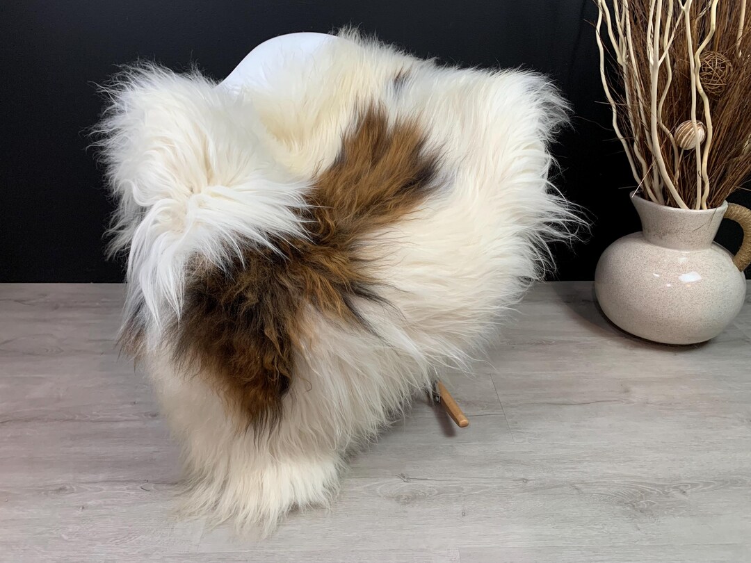 Beautiful Natural Sheepskin Rug Pelt Genuine Leather Seat Cover Pet Bed ...