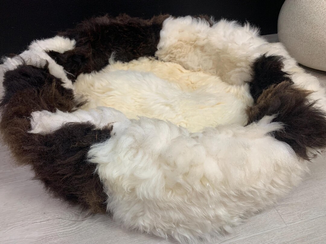 Round Natural Sheepskin Pet Bed | Cozy Gift for Dogs and Cats ...