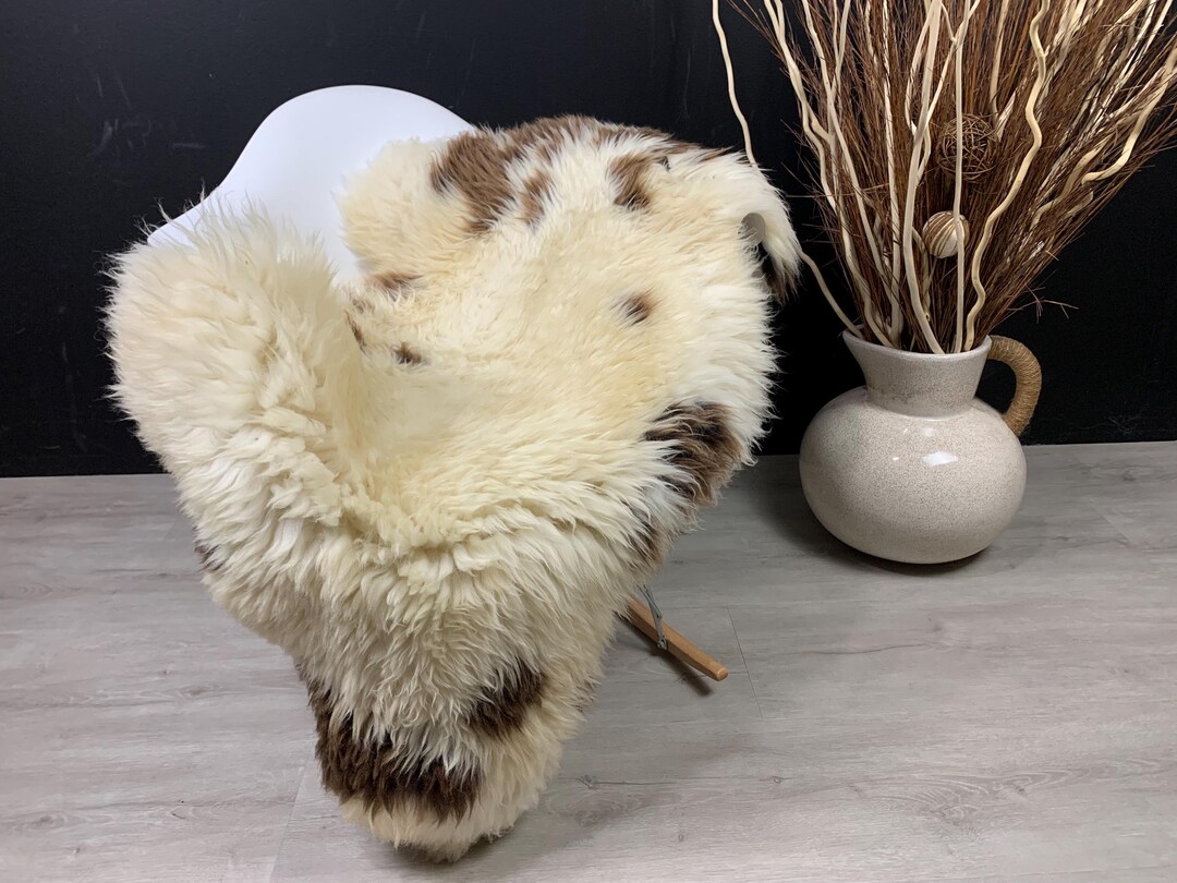 Beautiful Sheepskin Rug Pelt Genuine Natural Soft Best Seat Cover ...