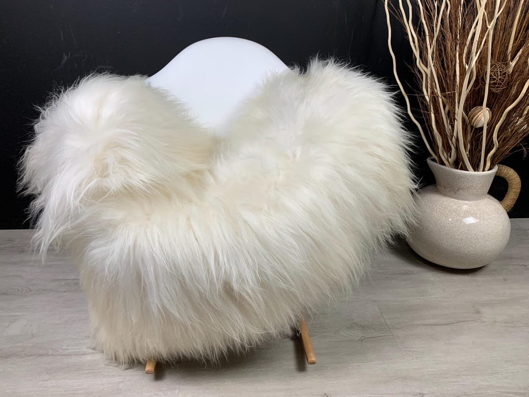 Elegant Genuine Sheepskin Pelt Fur Rug Beautiful Natural Color Modern ...