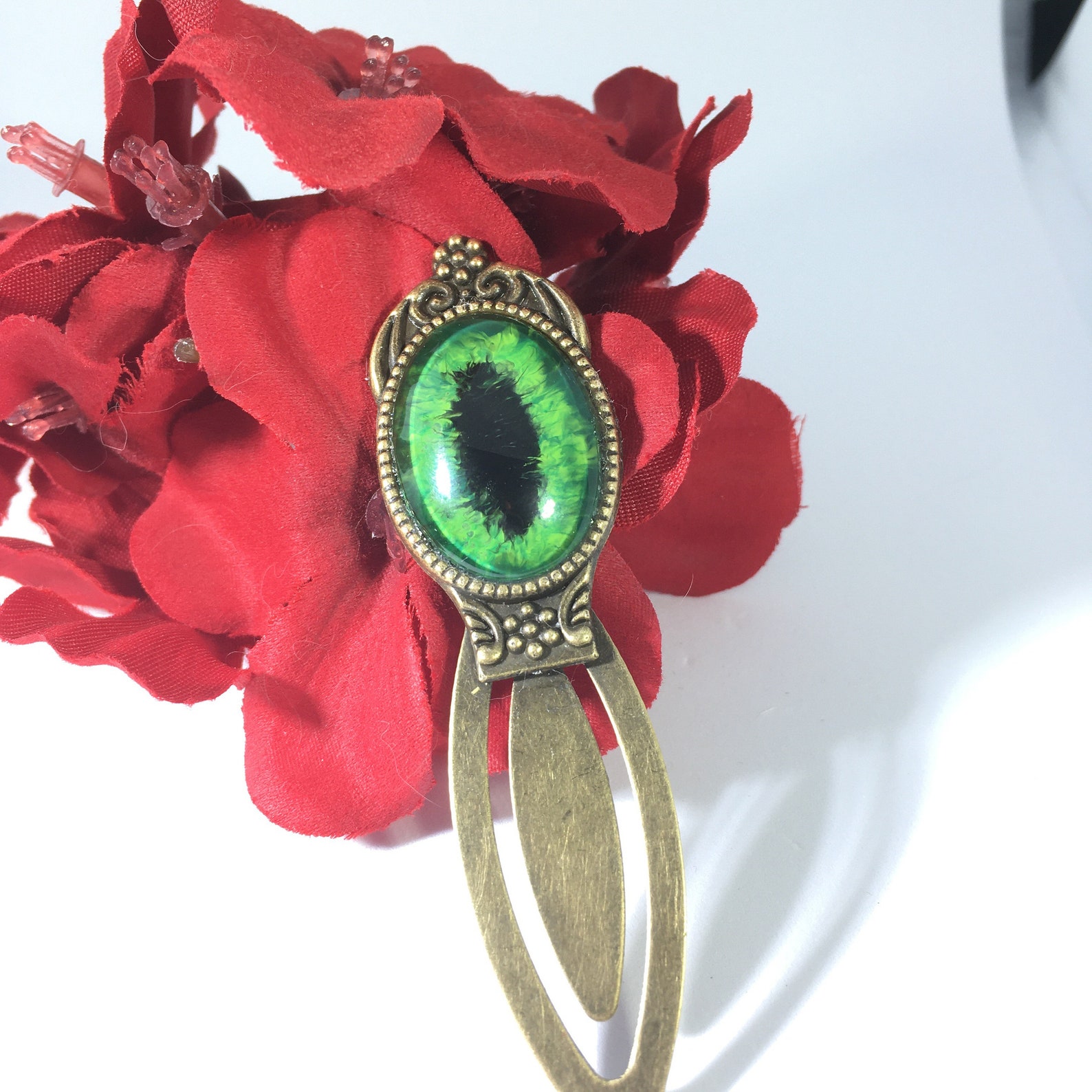 Green dragon eye, hand painted dragon eye bookmark green, book lover ...