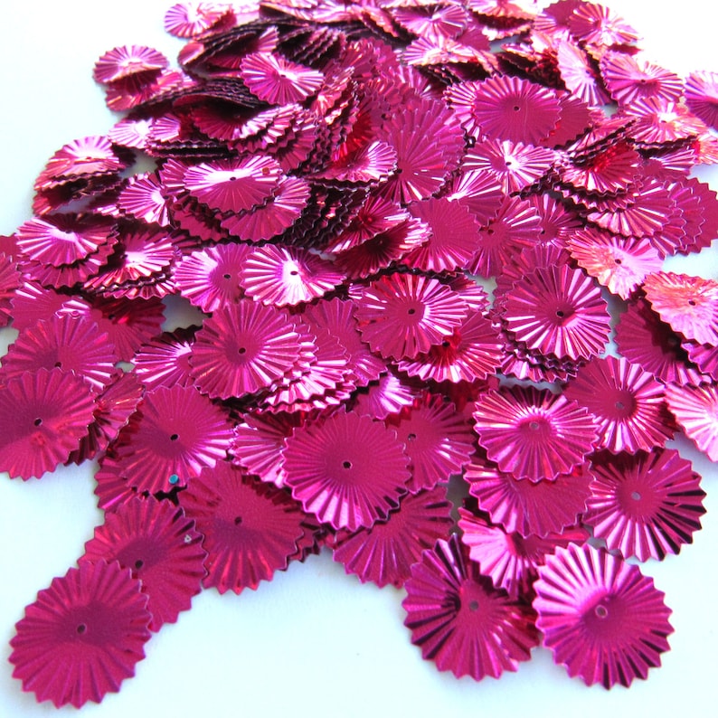 Fuchsia 17mm Starburst / Sunburst / Wheels Sequins ~100 / ~500 (25% Off ...