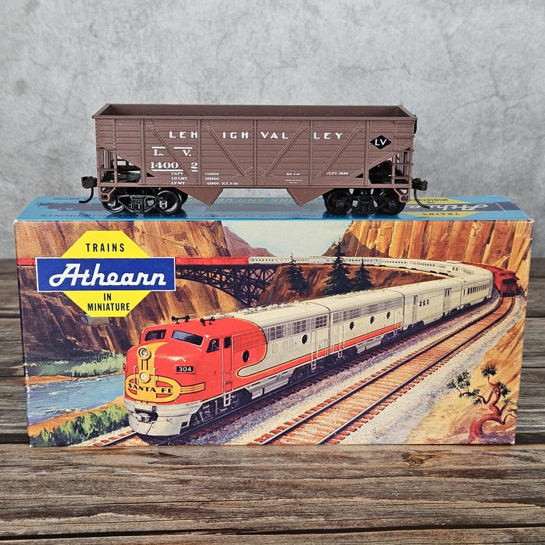 HO Scale 2-bay Composite Hopper WW2 Era Lehigh Valley Athearn Brown ...