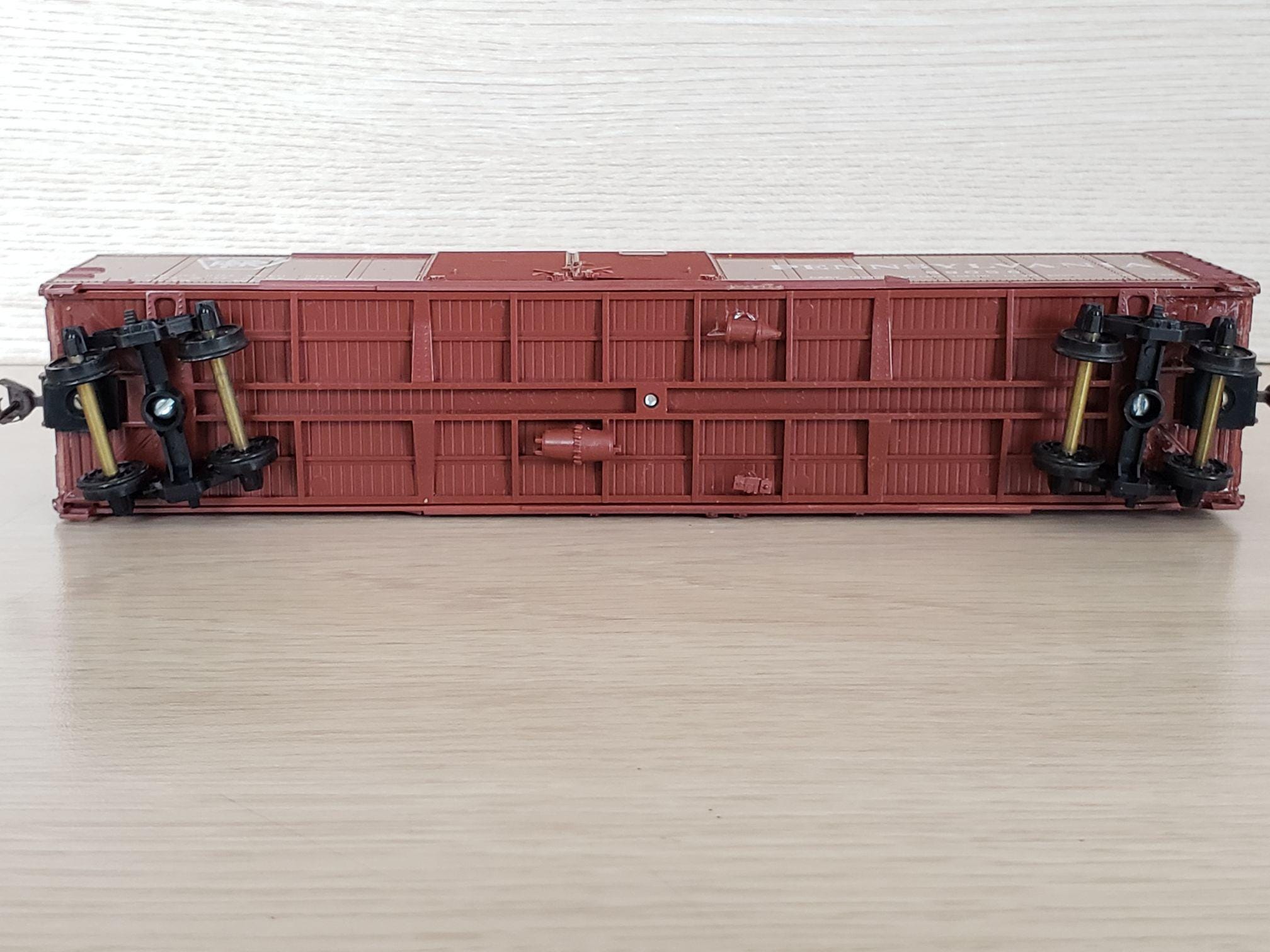 HO Scale Round Roof Double Door Boxcar, Pennsylvania Shadow Keystone ...