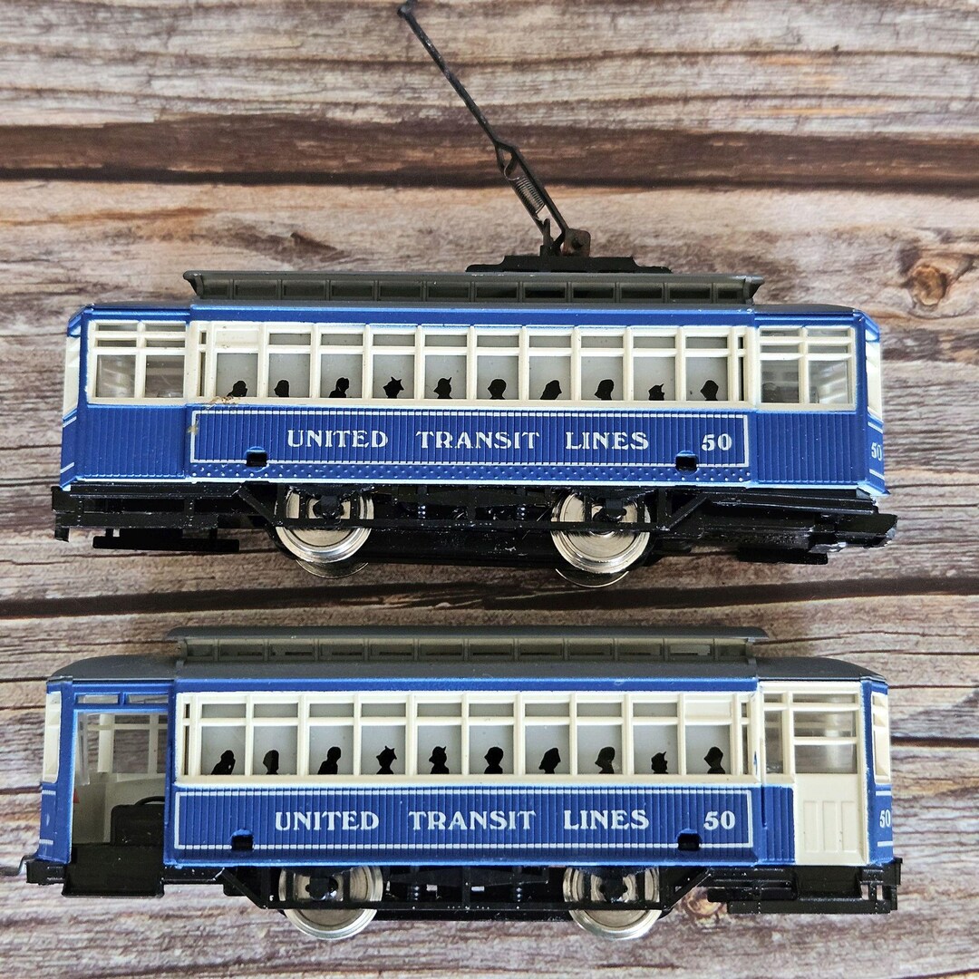 HO Scale Trolley Set Lighted United Transit Streetcars, Mehano DC Runs ...