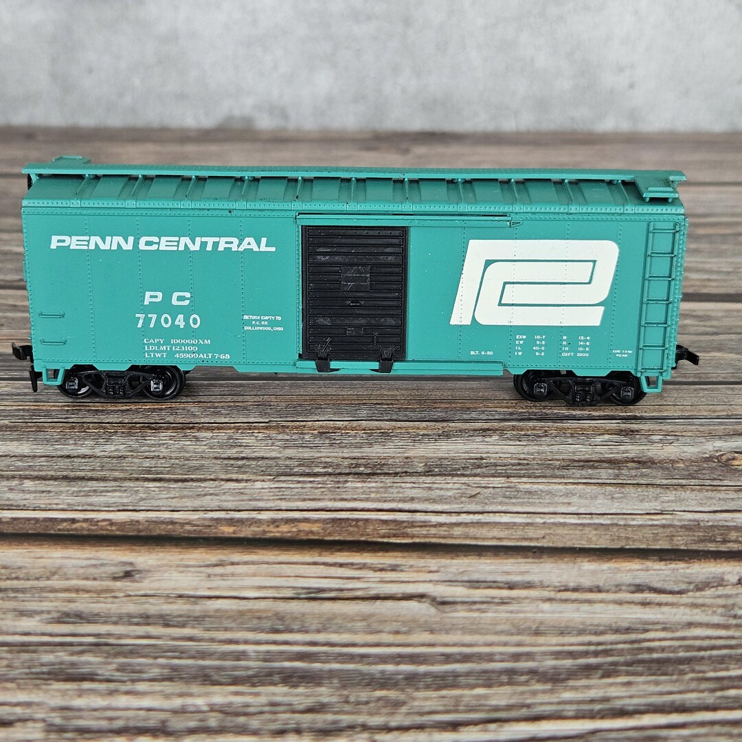 HO Scale Penn Central Boxcar Aqua Blue Green Single Door Box Car Model ...