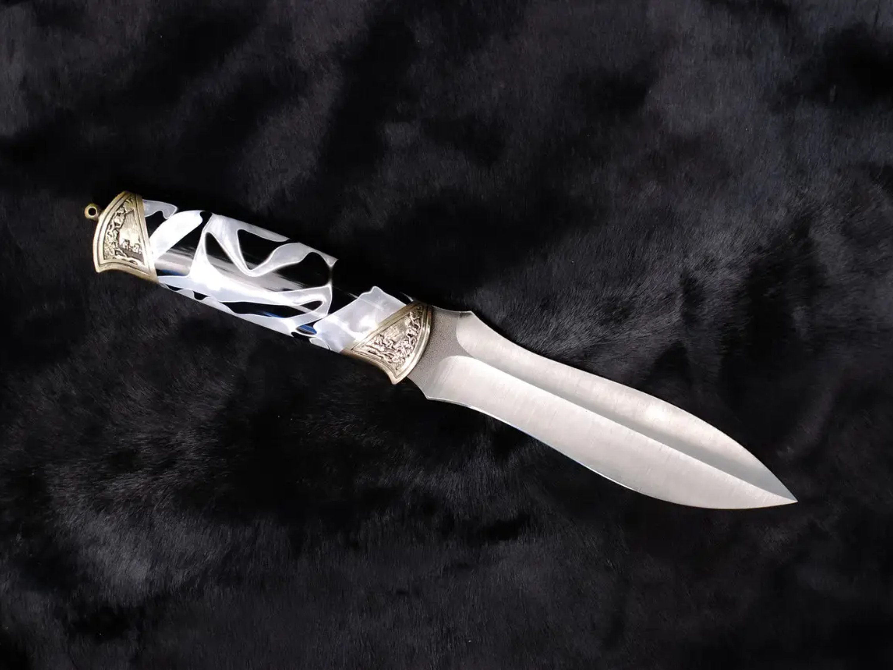 Valor Exclusive Knife for Men, Design Handle Knife Unique Silver ...