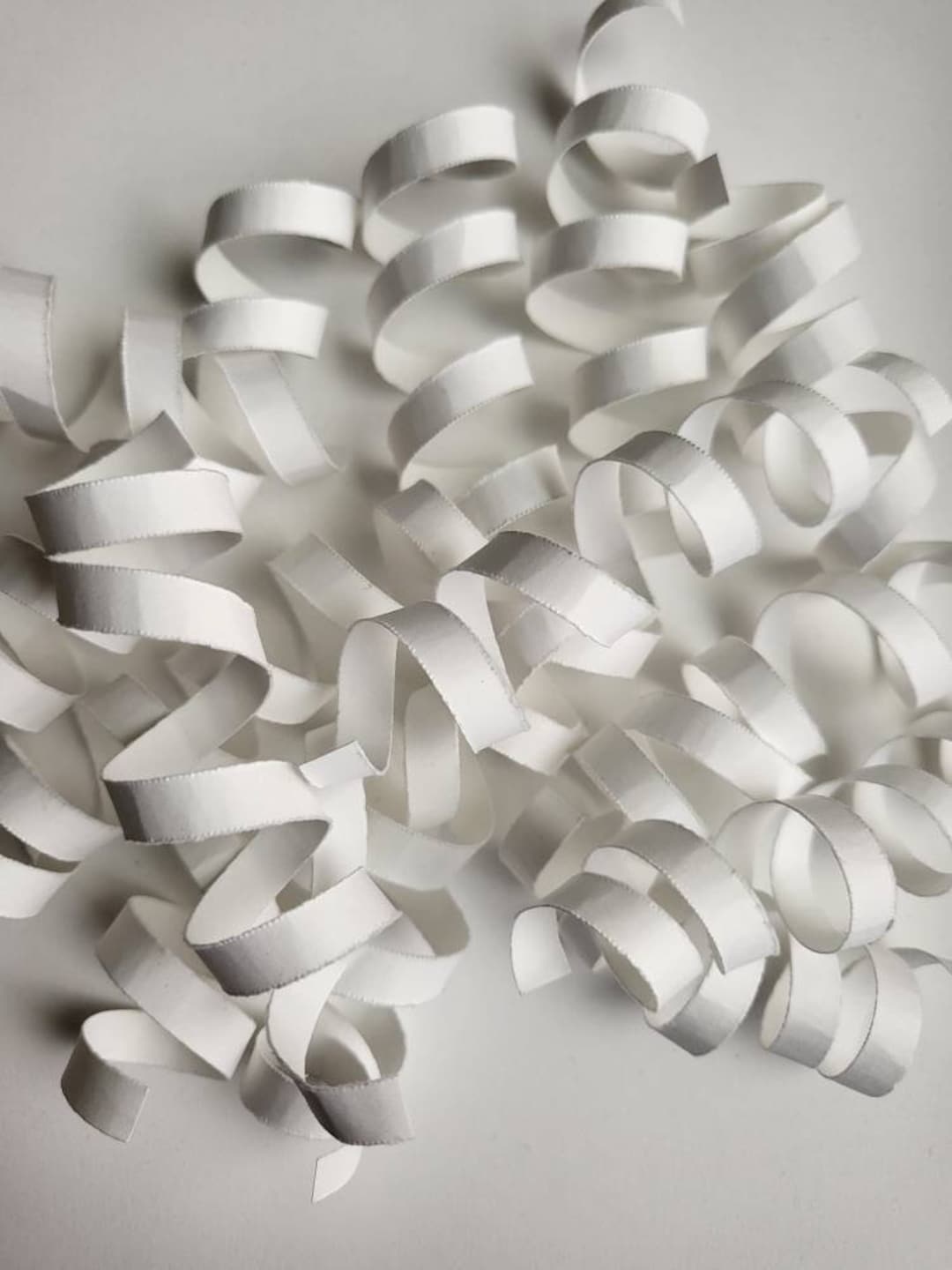 25 White Confetti Curls, White Confetti, Curly Paper Strips - Etsy