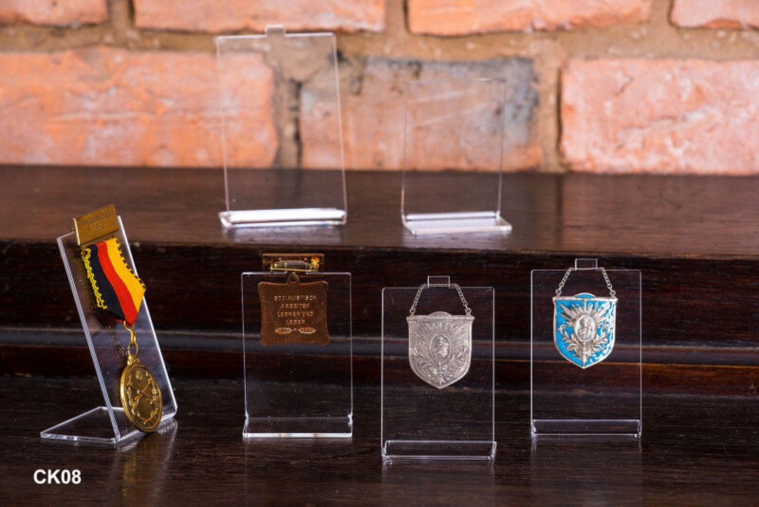 CK08 Cristal Display of Multiple Badge Credentials and Others Fastened ...