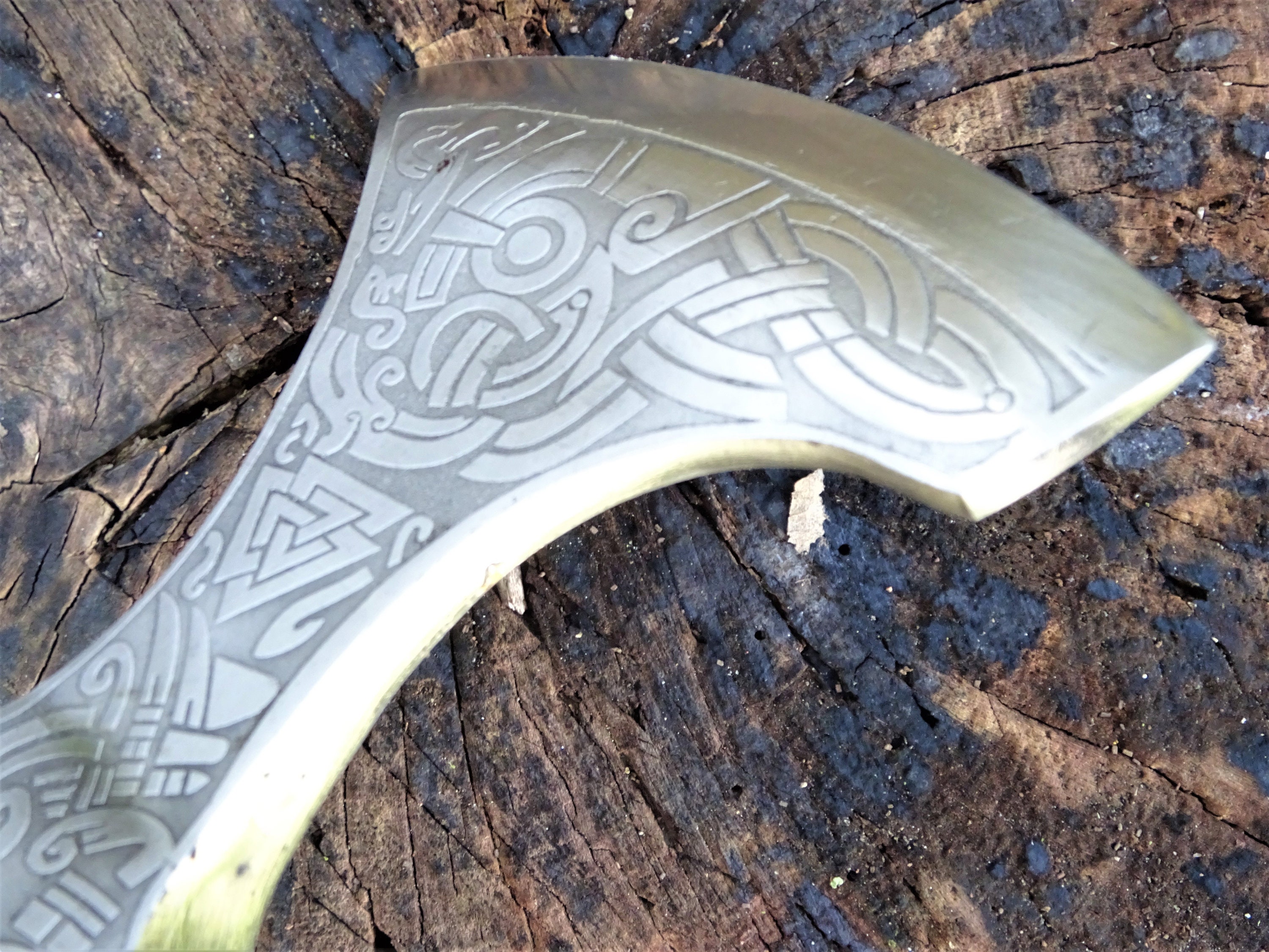 Große Wikinger Axt mit verziertem Axtkopf. Runen Scharf - Etsy.de
