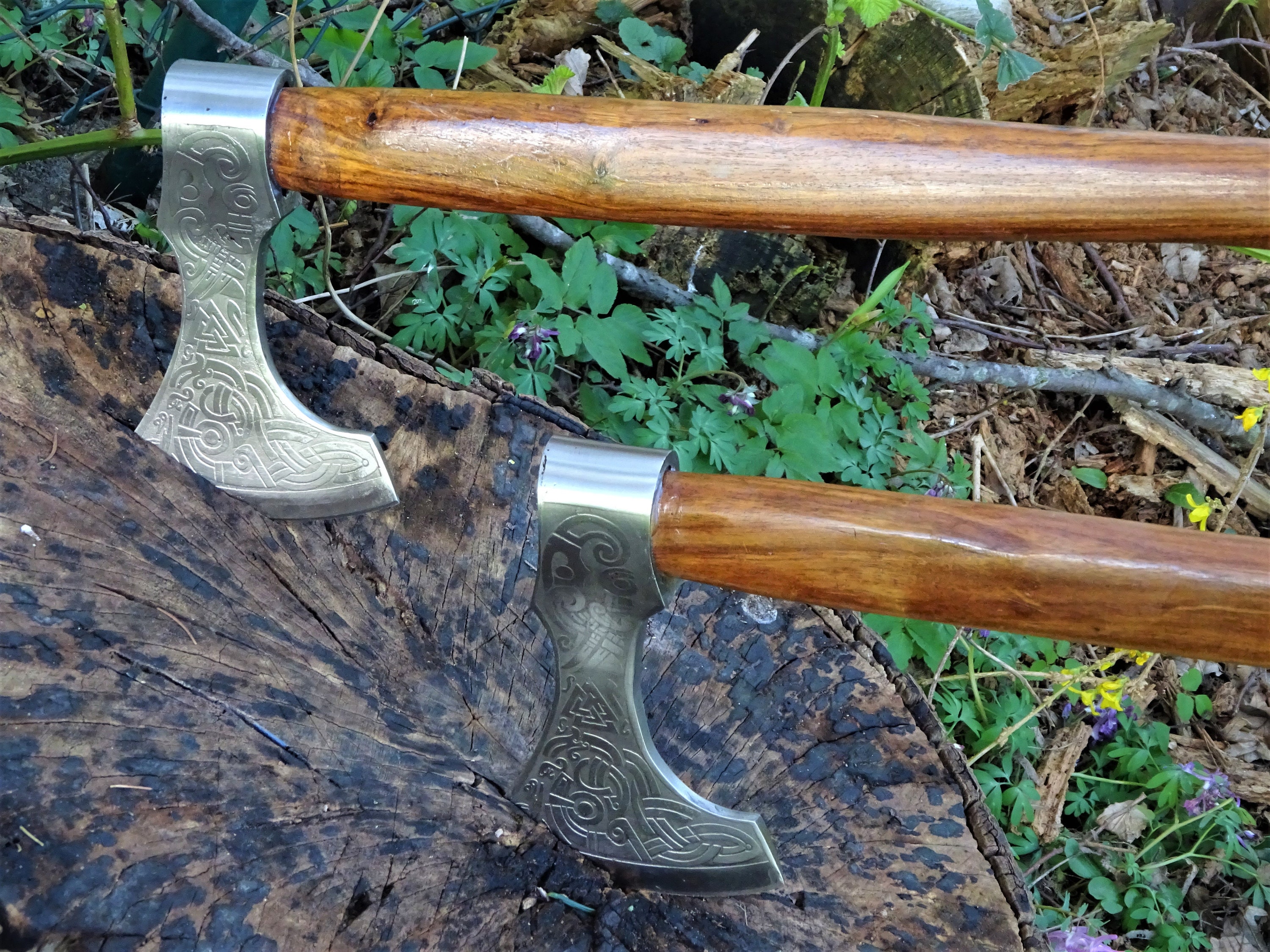 Große Wikinger Axt mit verziertem Axtkopf. Runen Scharf - Etsy.de