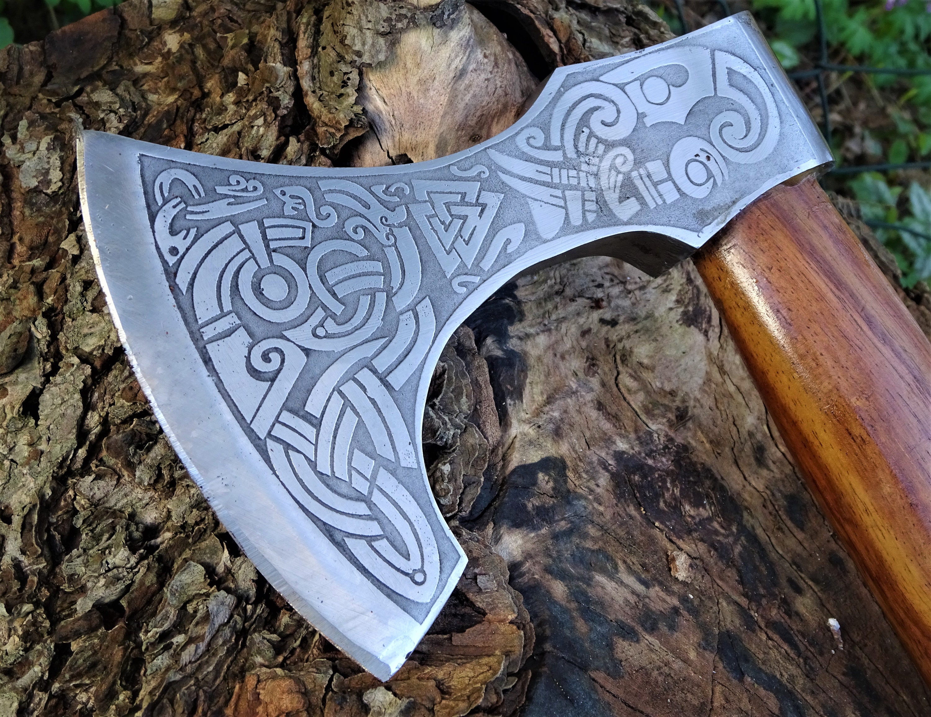 Große Wikinger Axt mit verziertem Axtkopf. Runen Scharf - Etsy.de