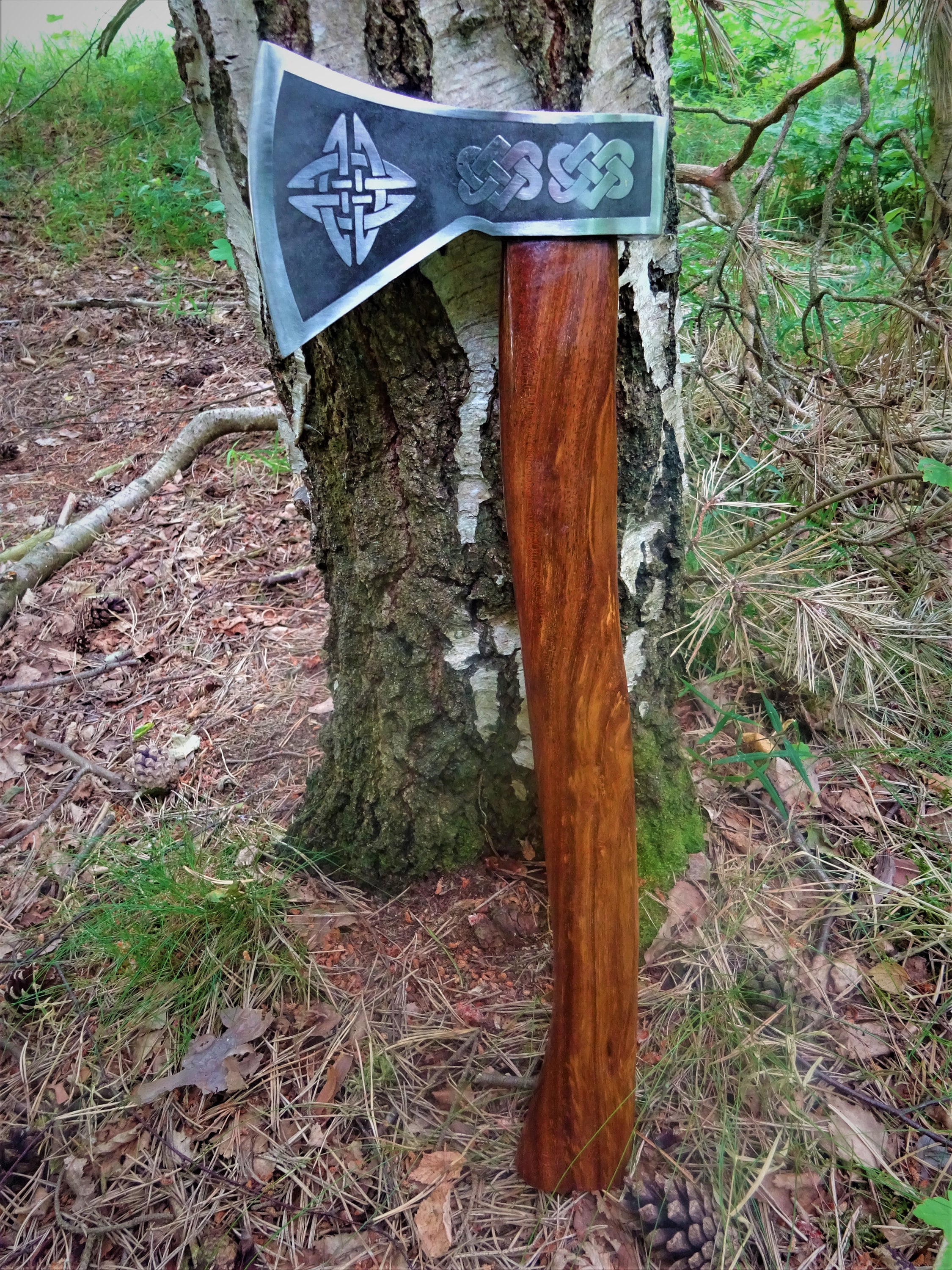 Wikinger Axt mit verziertem Axtkopf und graviertem Griff. | Etsy