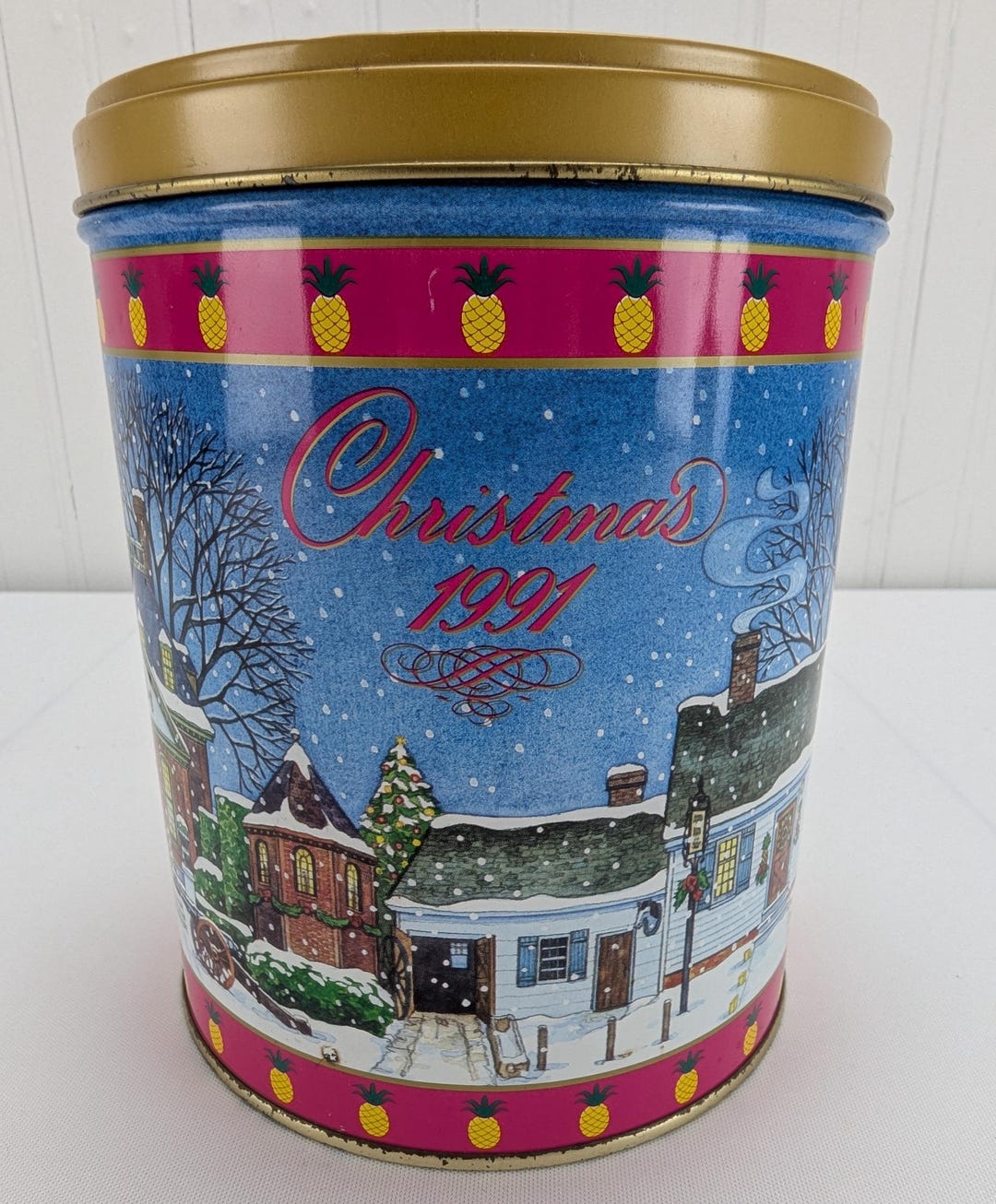 Vintage Snickers Timeless Towns Christmas 1991 Metal Tin 6.25 Storage ...