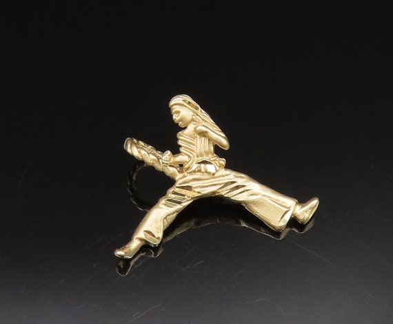 14K GOLD - Vintage Polished Carved Karate Lady In Pos… - Gem