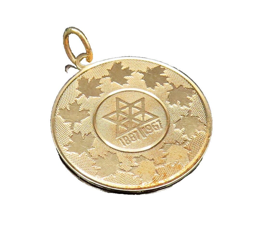 14K GOLD Vintage Maple Leaf Wreath Textured Medal Pendant GP388 - Etsy