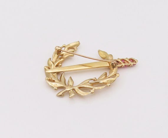 14K GOLD - Vintage Leaf Wreath With Ruby Sword Brooch… - Gem